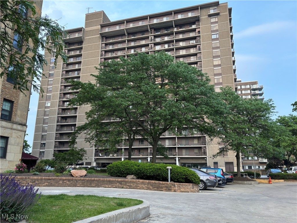 12500 Edgewater Drive, Unit 1202, Lakewood, OH 44107 · $239,900 · 1377 ...