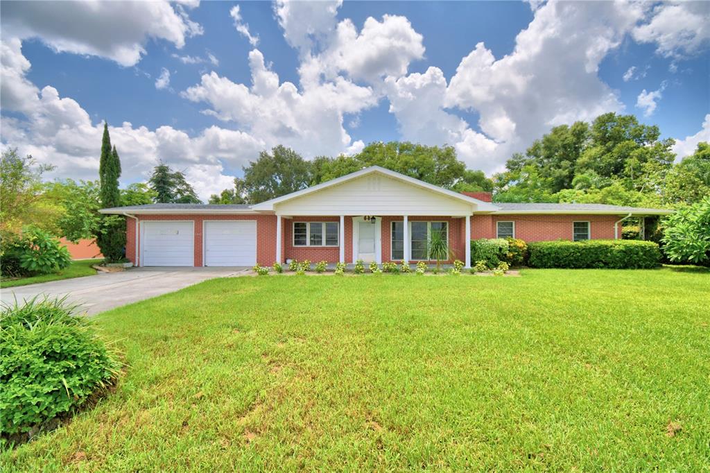 1475 S Lake Howard DRIVE, Winter Haven, FL 33880 · $549,900 · 2118 Sq ...